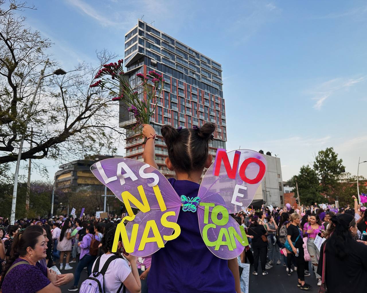 “Las niñas no se tocan”: El #8M visto desde las infancias | Zona Docs