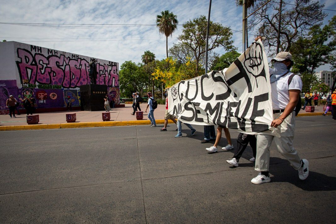 Estudiantes de CUCSH marchan en demanda de mejores condiciones y ...