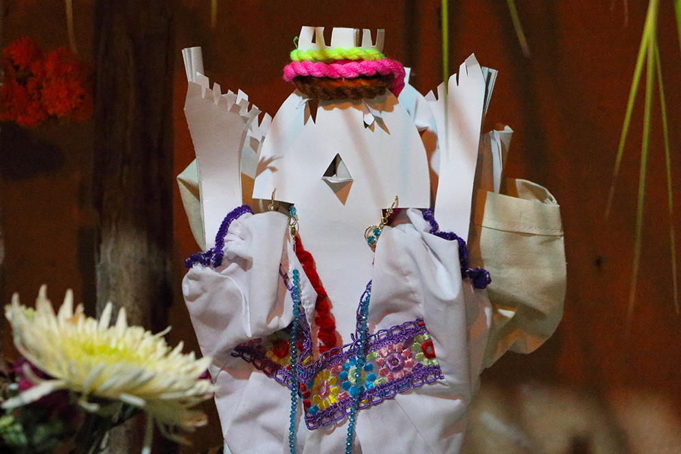 8-La-Abuela-y-el-Abuelo-Tierra-en-el-altar-del-chamaI nM_elMundo | Zona Docs