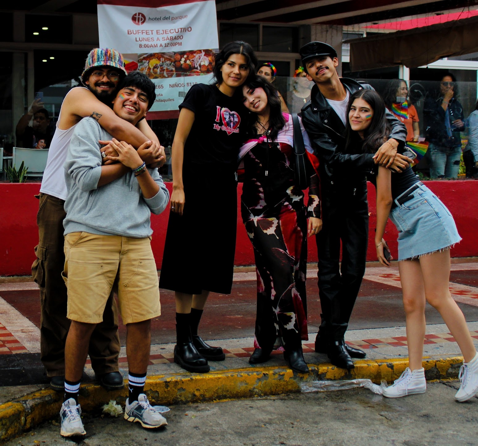 “Mi cuerpo, mi identidad, mi orgullo”: Crónica visual de la marcha LGBT+ en Guadalajara | Zona Docs