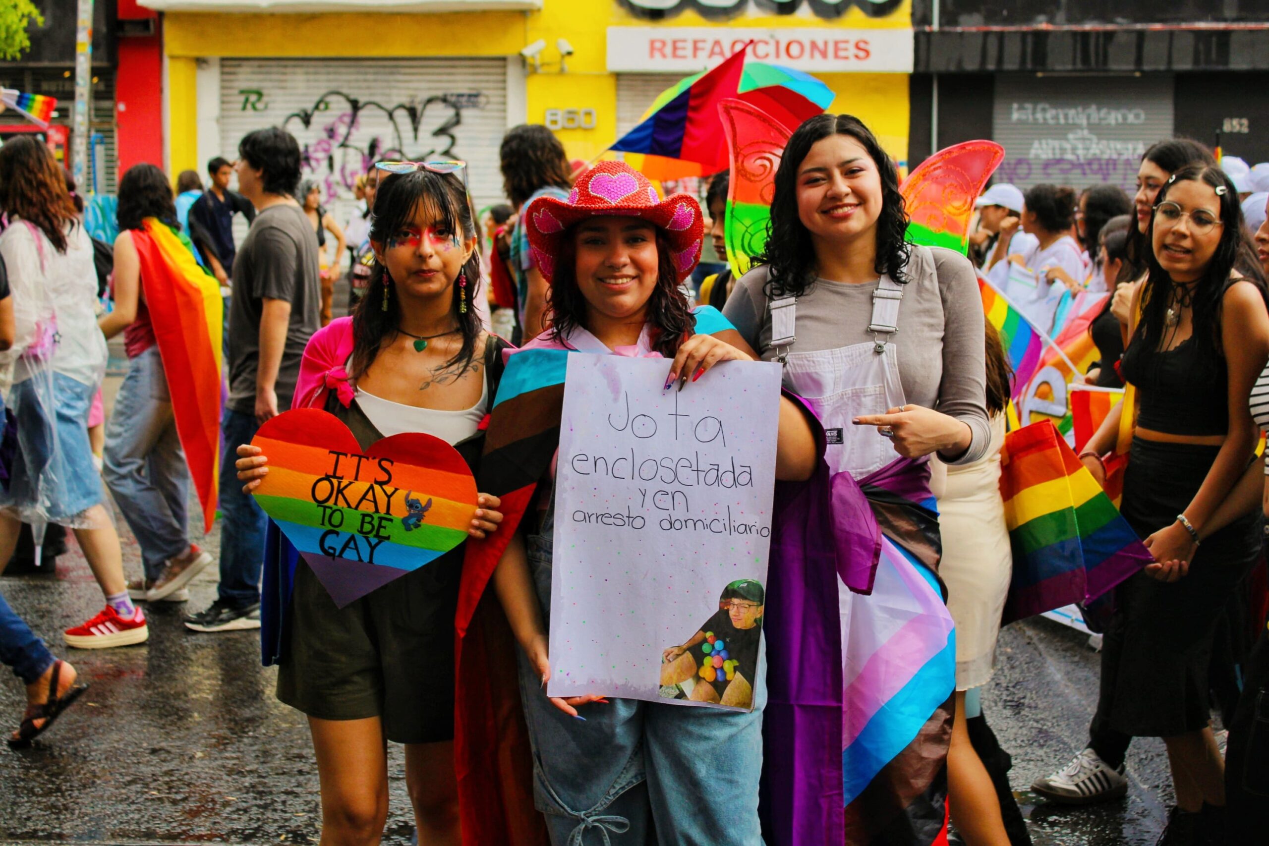 “Nuestra existencia es política”: Orgullo, rabia y resistencia en la Marcha LGBTQ+ GDL 2025 ...